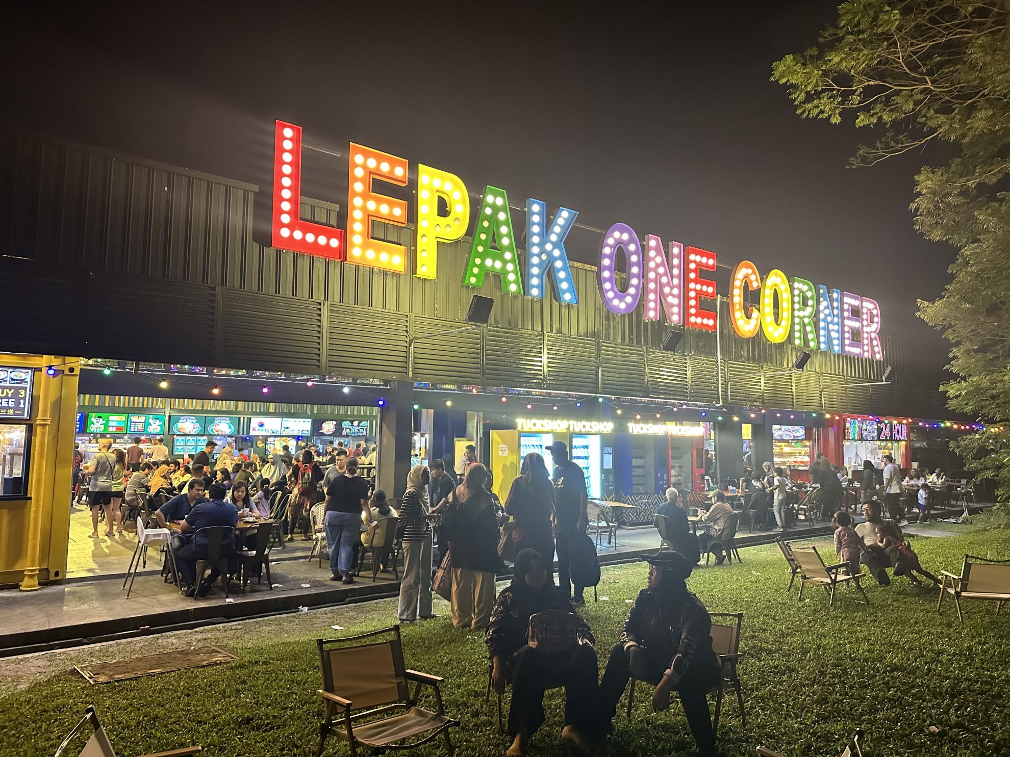 Discover 8 top Halal eateries for breaking fast during Ramadan, perfect for you and your family